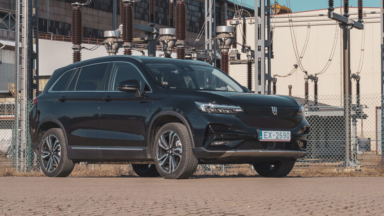 Comparison - DS 7 E-Tense Opera 4x4 360 2023 - vs - Elaris Beo EV 2023 | SUV Drive